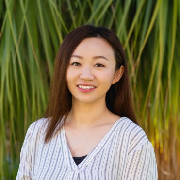 Li Julie Jiang 蒋鲤